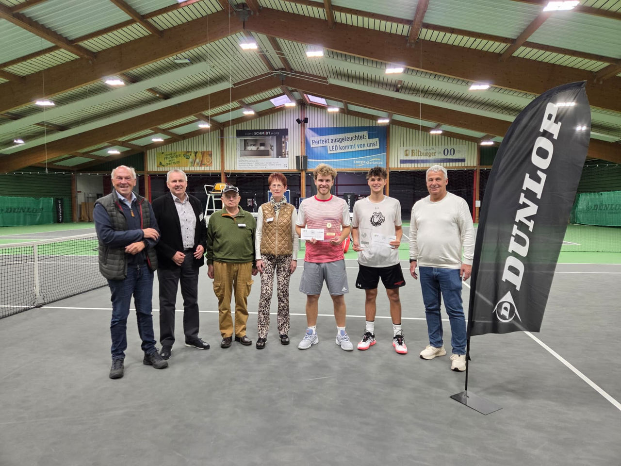 Strahlende Sieger:innen beim Dunlop Südwest Circuit 2025