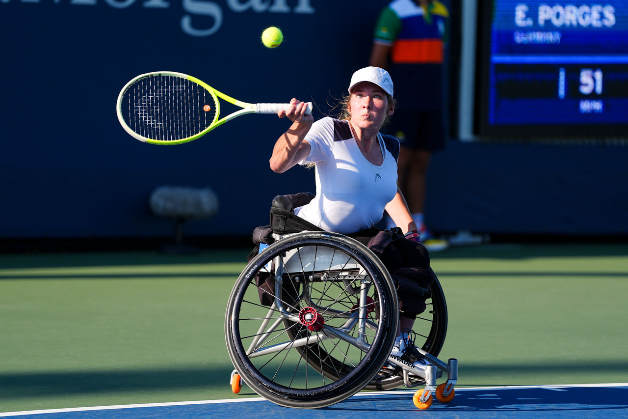 „Tennis ist für mich einfach alles“ – Rollstuhltennisspielerin Ela ...